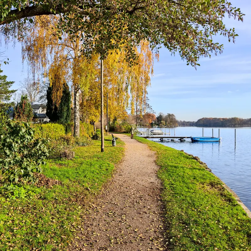 Rund um den Tegeler See von der Greenwichpromenade zur Wasserstadt und ...